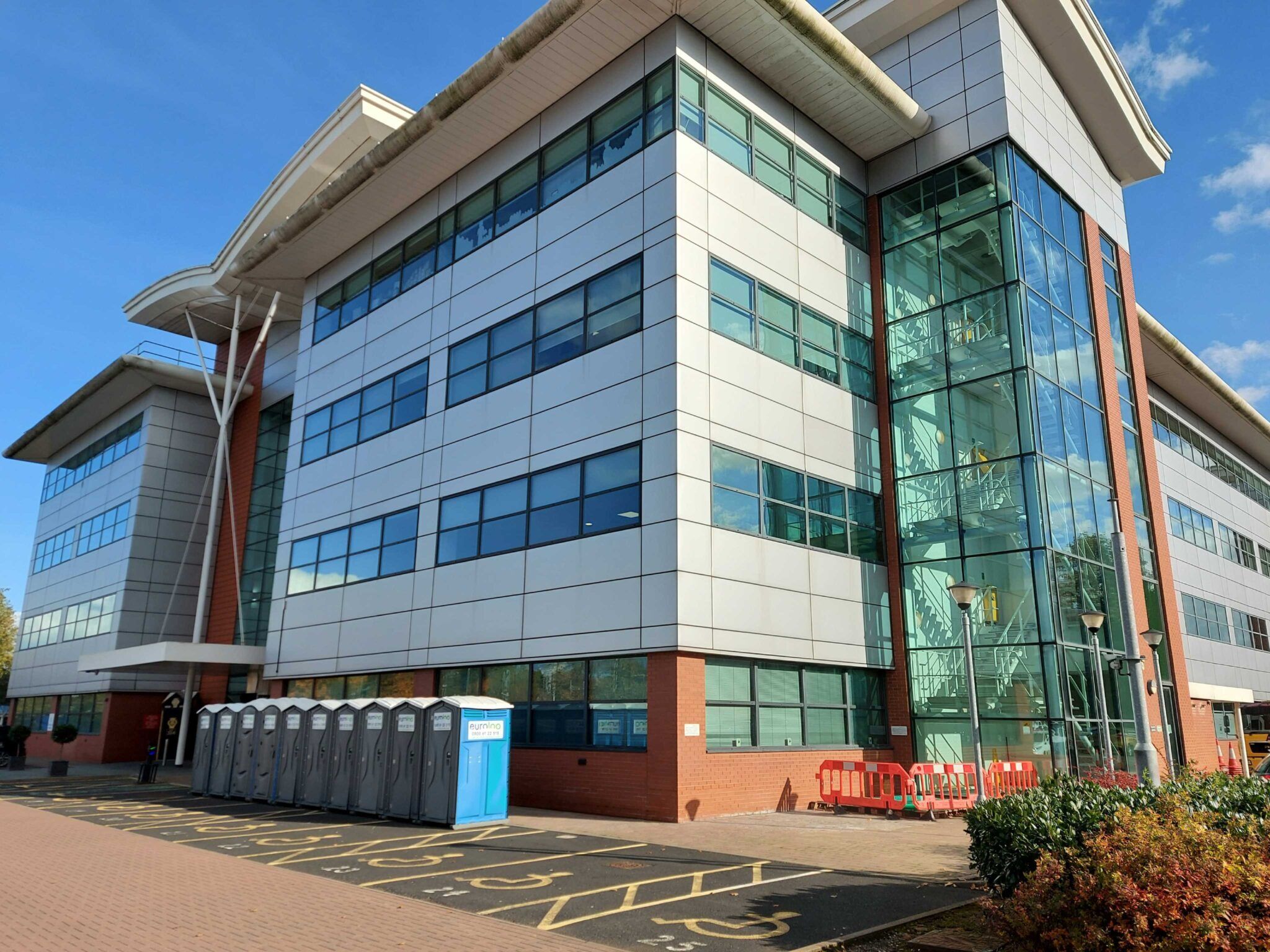 Who to Call When There’s No Water at Work | UK Guide